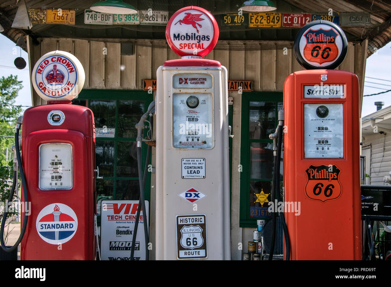 Historic Shea´s Gas Station Museum, next to Fulgenzi´s Pizza & Pasta ...