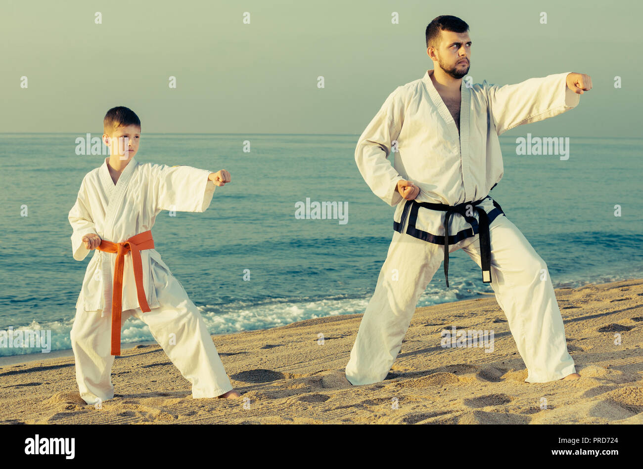 Karate class teen hi-res stock photography and images - Alamy