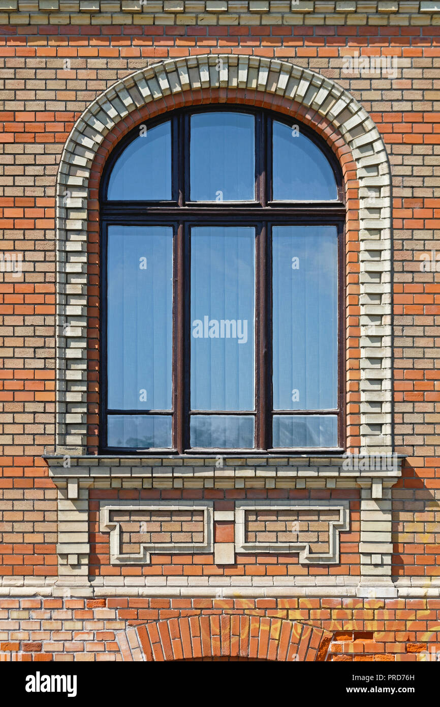 Triple arch window hi-res stock photography and images - Alamy