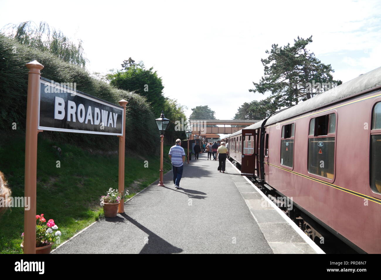 Broadway Station with Foremarke Hall Steam train Stock Photo - Alamy