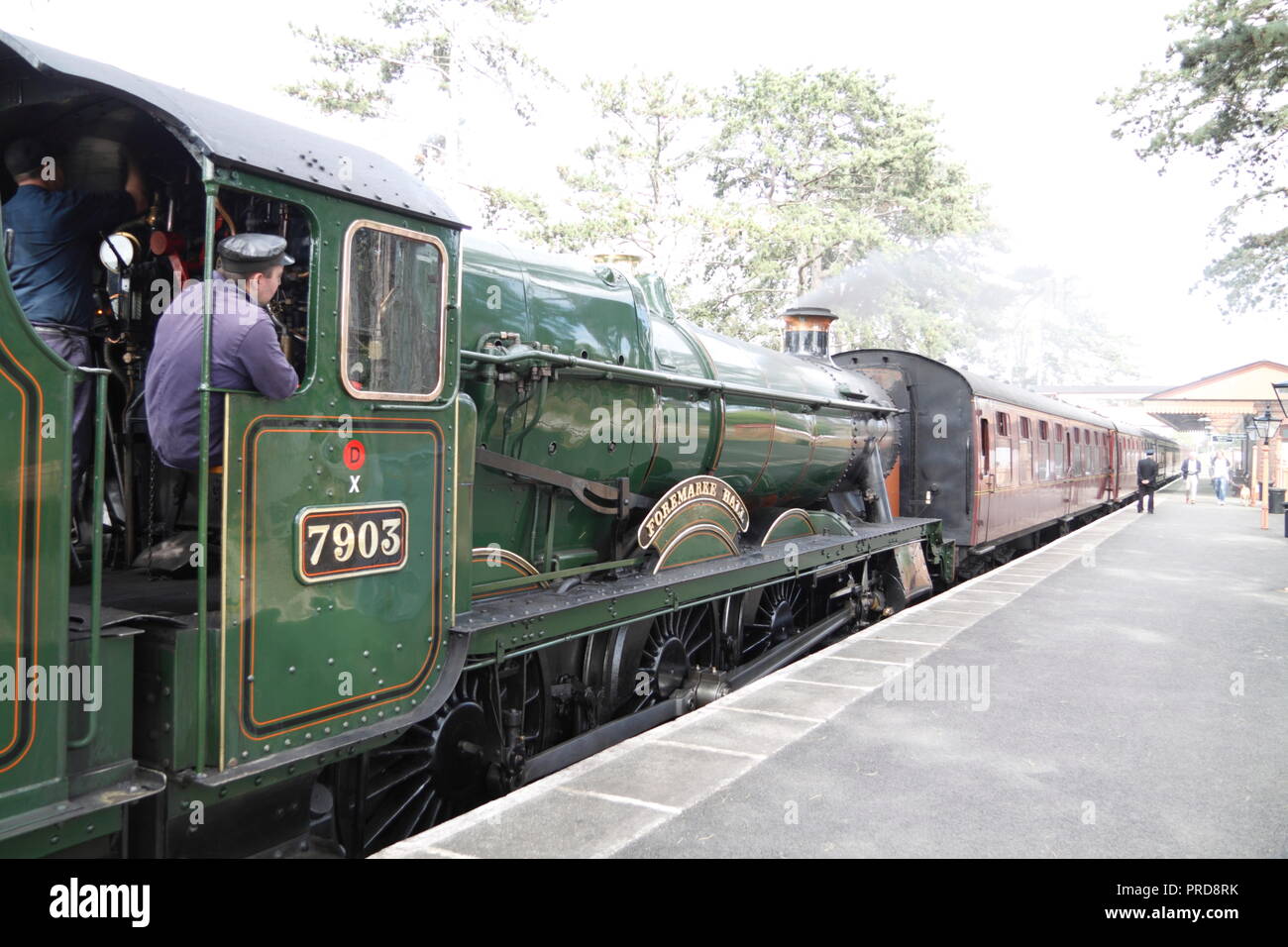Broadway Station with Foremarke Hall Steam train Stock Photo - Alamy