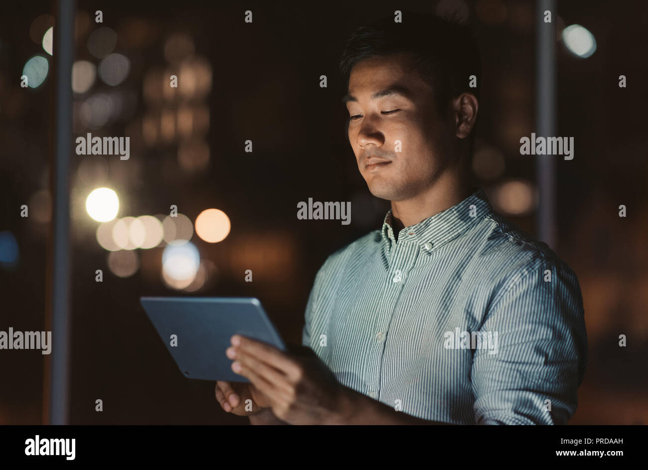 Asian city at night hi-res stock photography and images - Alamy
