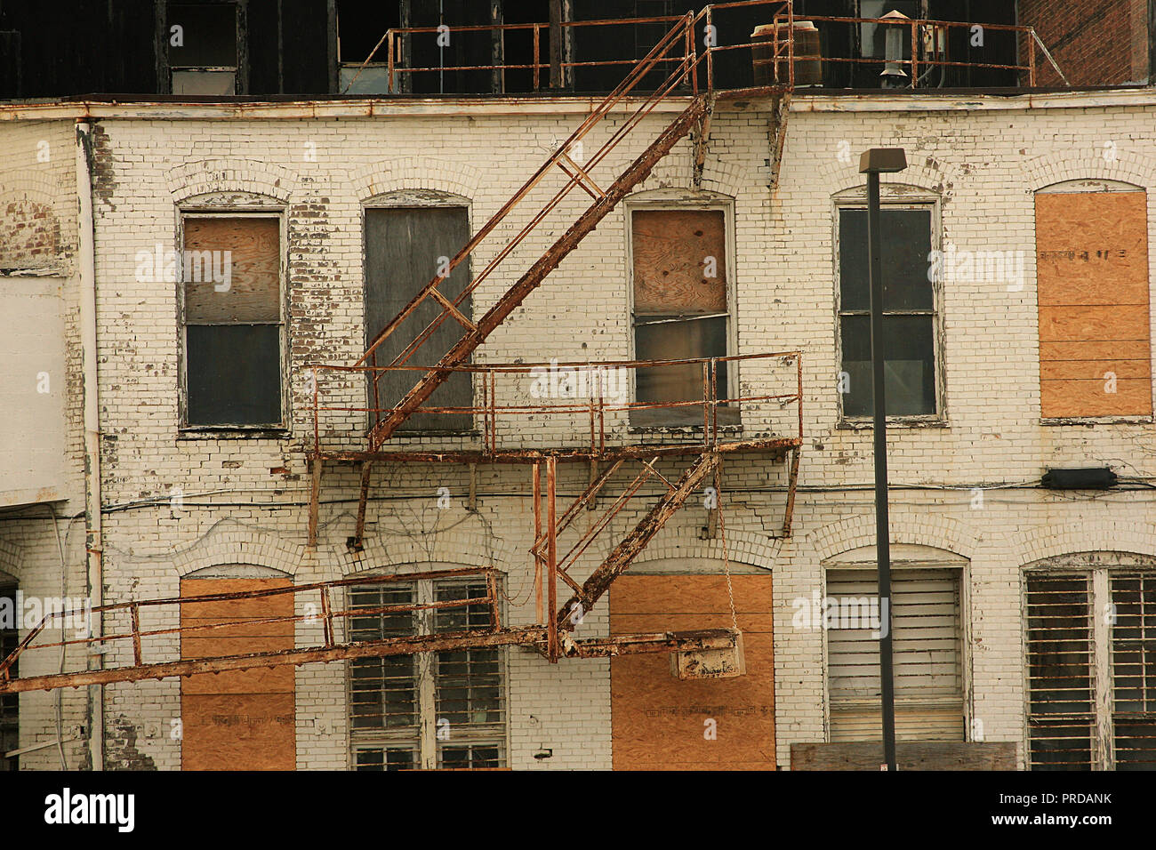 Decrepit buildings hi-res stock photography and images - Alamy