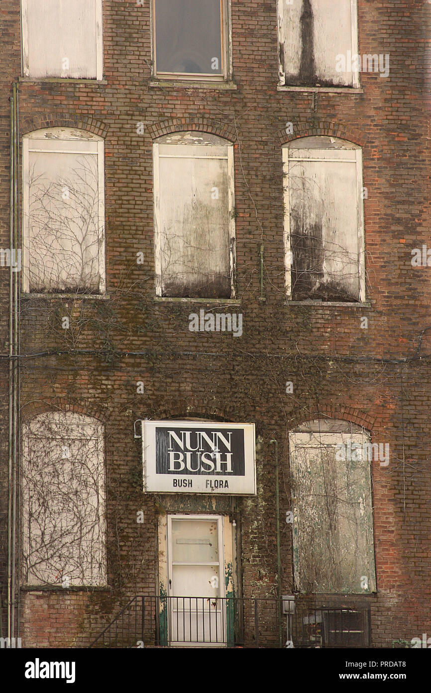 Decrepit buildings hi-res stock photography and images - Alamy