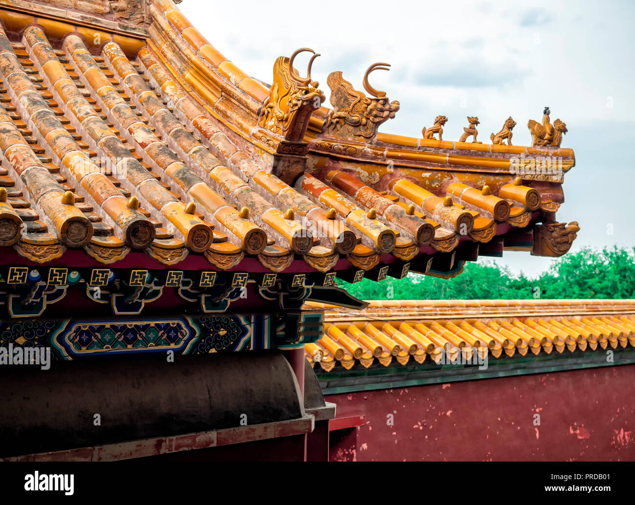 Summer Palace rooftop ornament in detail, Beijing, China, Asia Stock ...