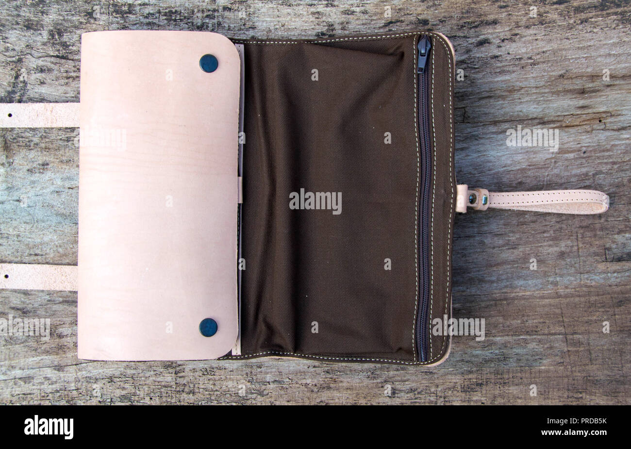 Dopp bag hi-res stock photography and images - Alamy