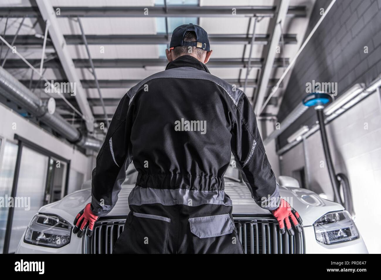 Car mechanic hi-res stock photography and images - Alamy