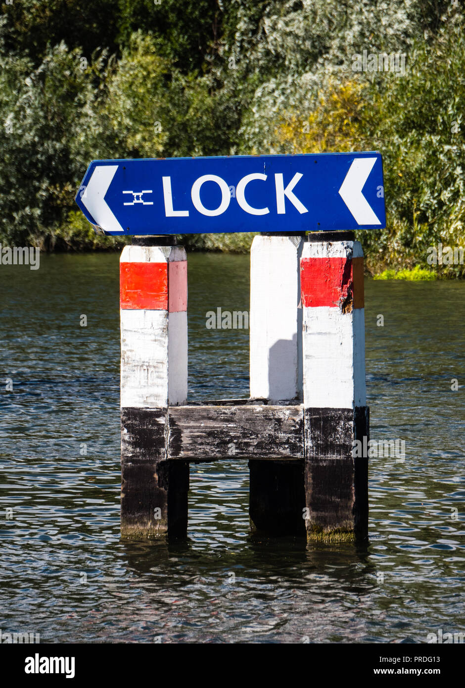 River lock sign hi-res stock photography and images - Alamy