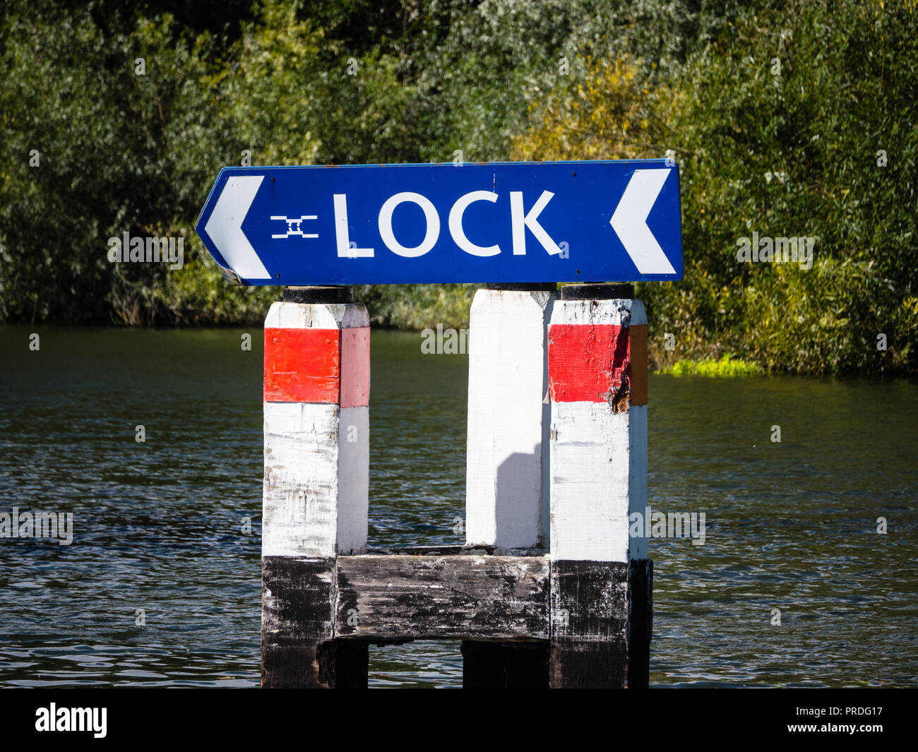 River lock sign hi-res stock photography and images - Alamy