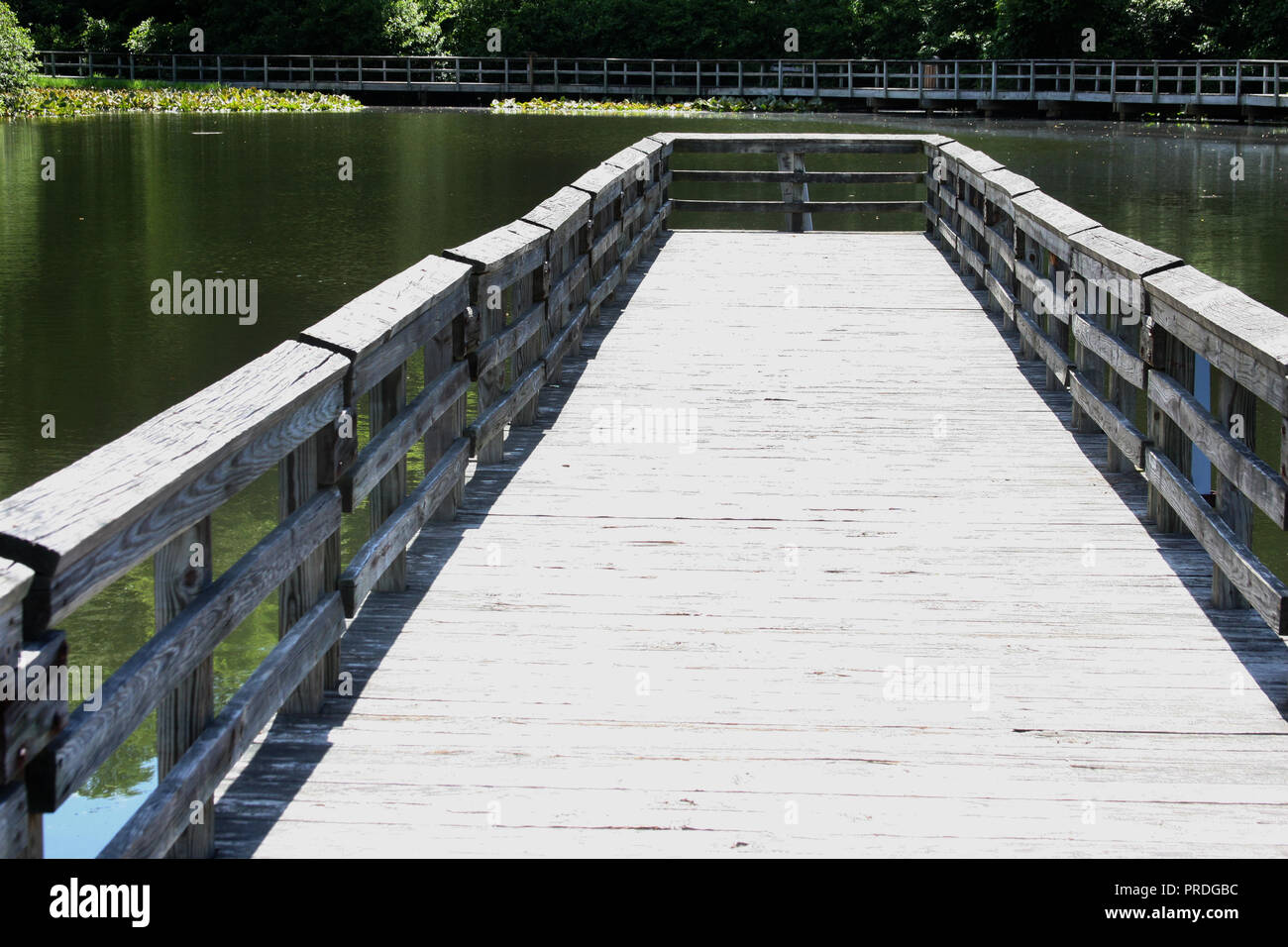 Deck over pond hi-res stock photography and images - Alamy