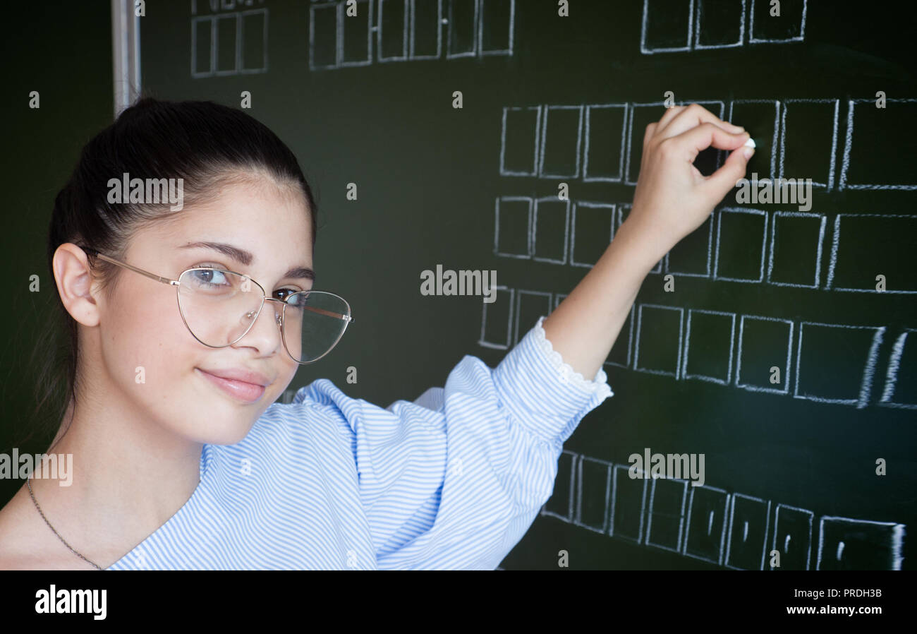Teen thinking class hi-res stock photography and images - Alamy