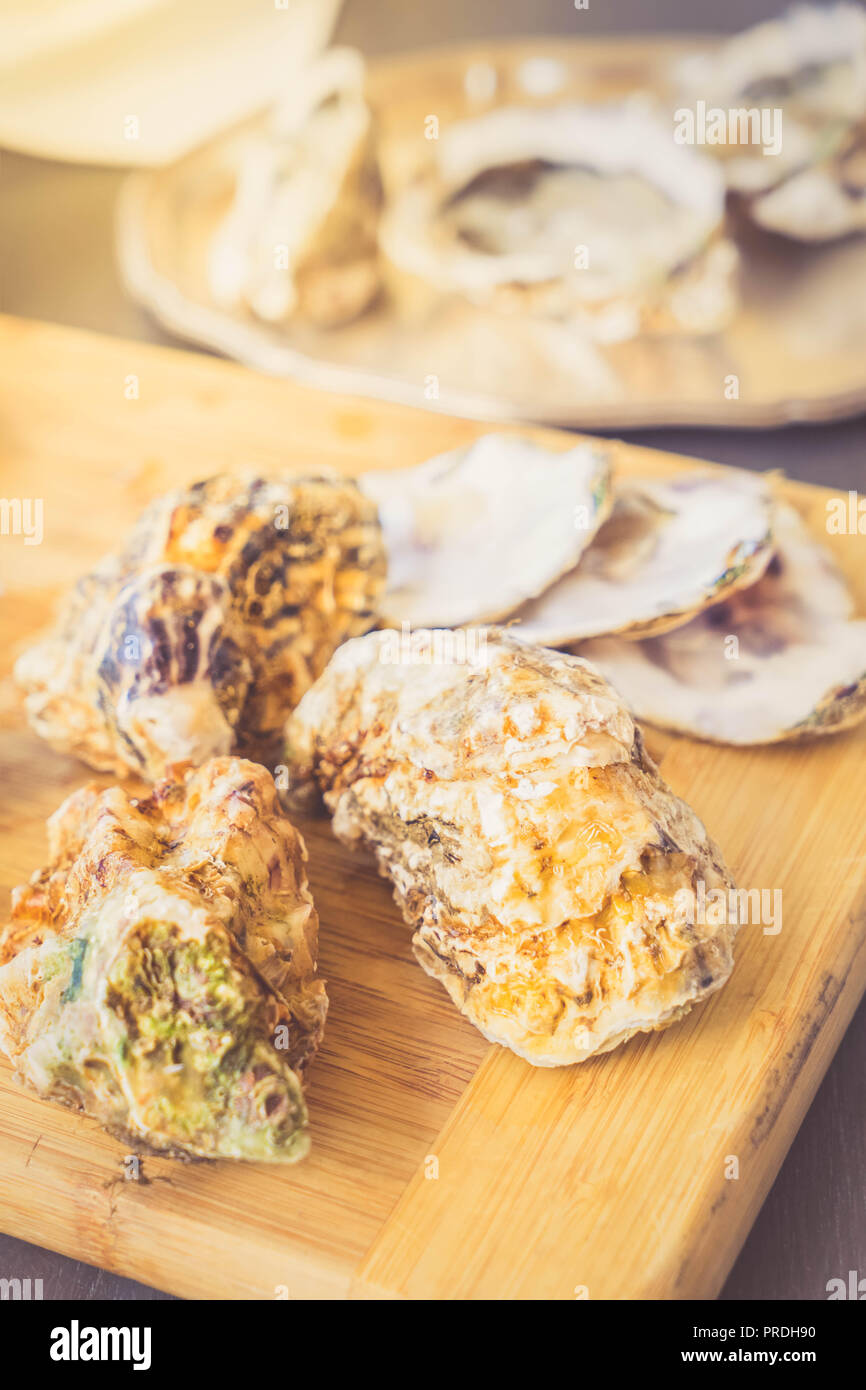 Raw oysters shells Stock Photo - Alamy