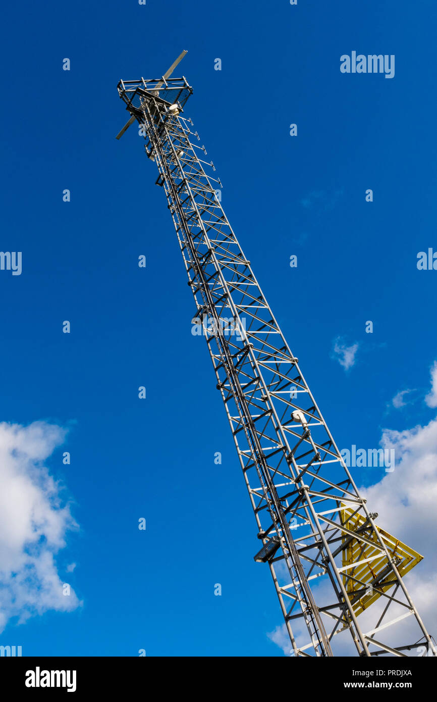 Tall tv aerials hi-res stock photography and images - Alamy