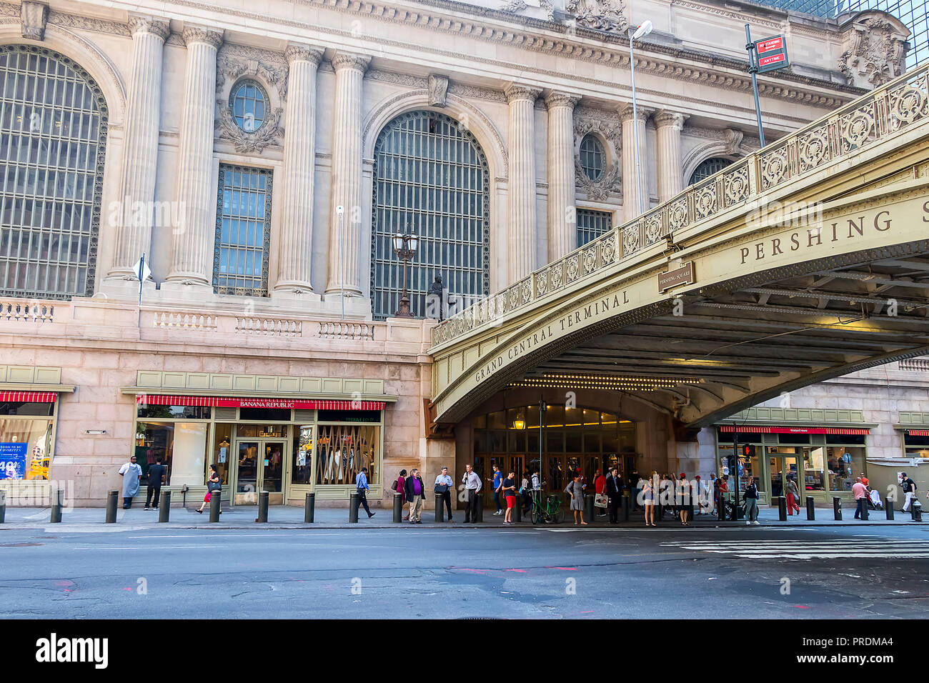 Pershing square grand central station hi-res stock photography and ...