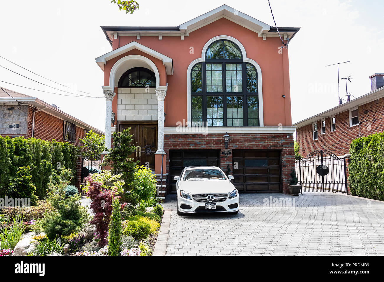 Middle Class Home Outside Stock Photos & Middle Class Home Outside ...
