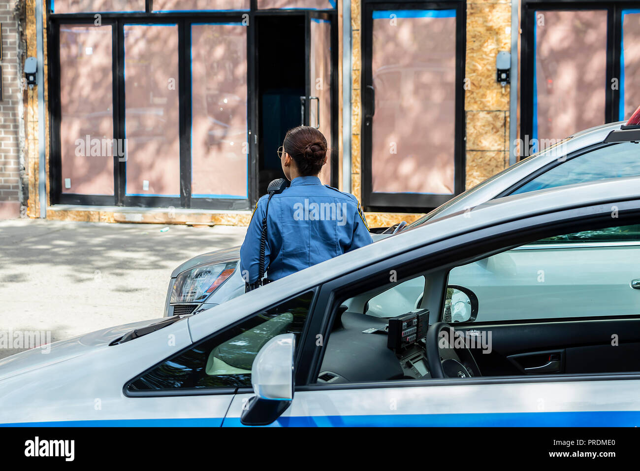 Police woman officer nypd hi-res stock photography and images - Alamy