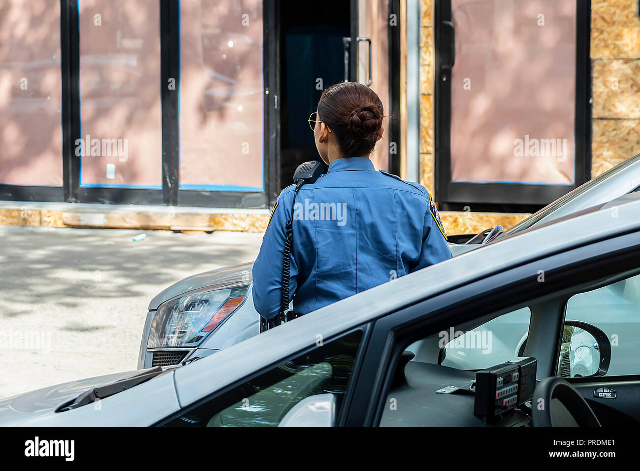 Police woman officer nypd hi-res stock photography and images - Alamy