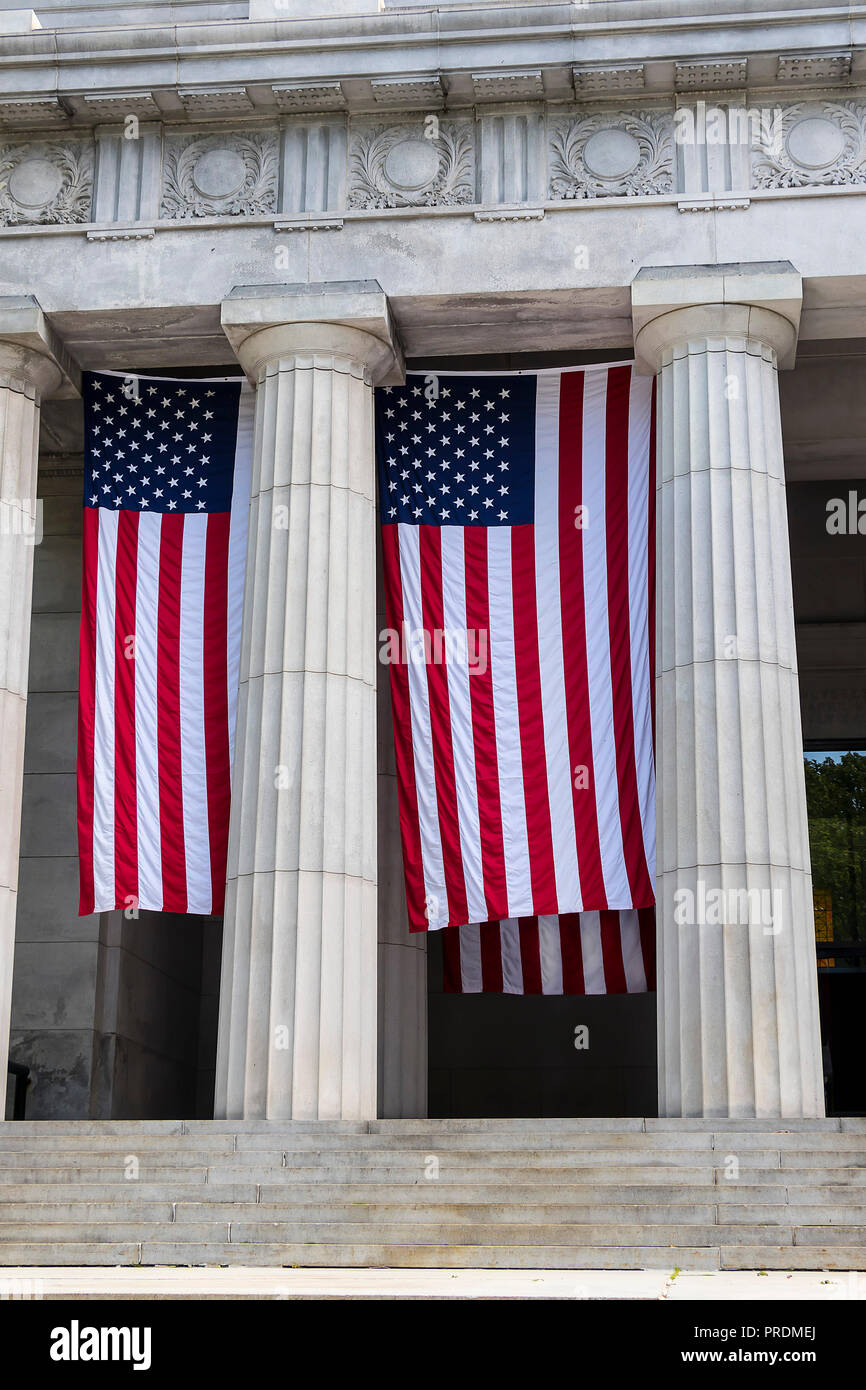 Detail of big USA flags in General Grant National Memorial in Riverside ...