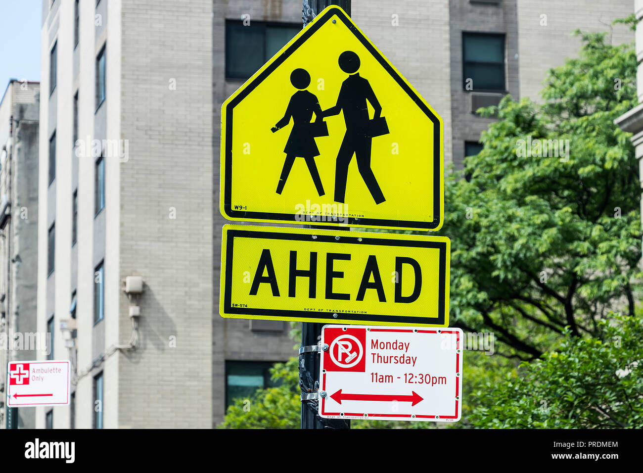 School children crossing ahead sign hi-res stock photography and images ...