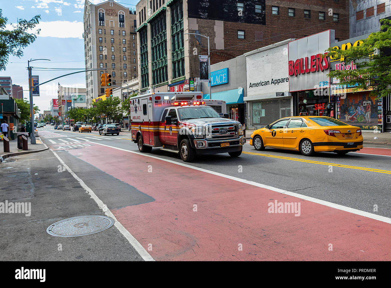 Paramedic team usa hi-res stock photography and images - Alamy