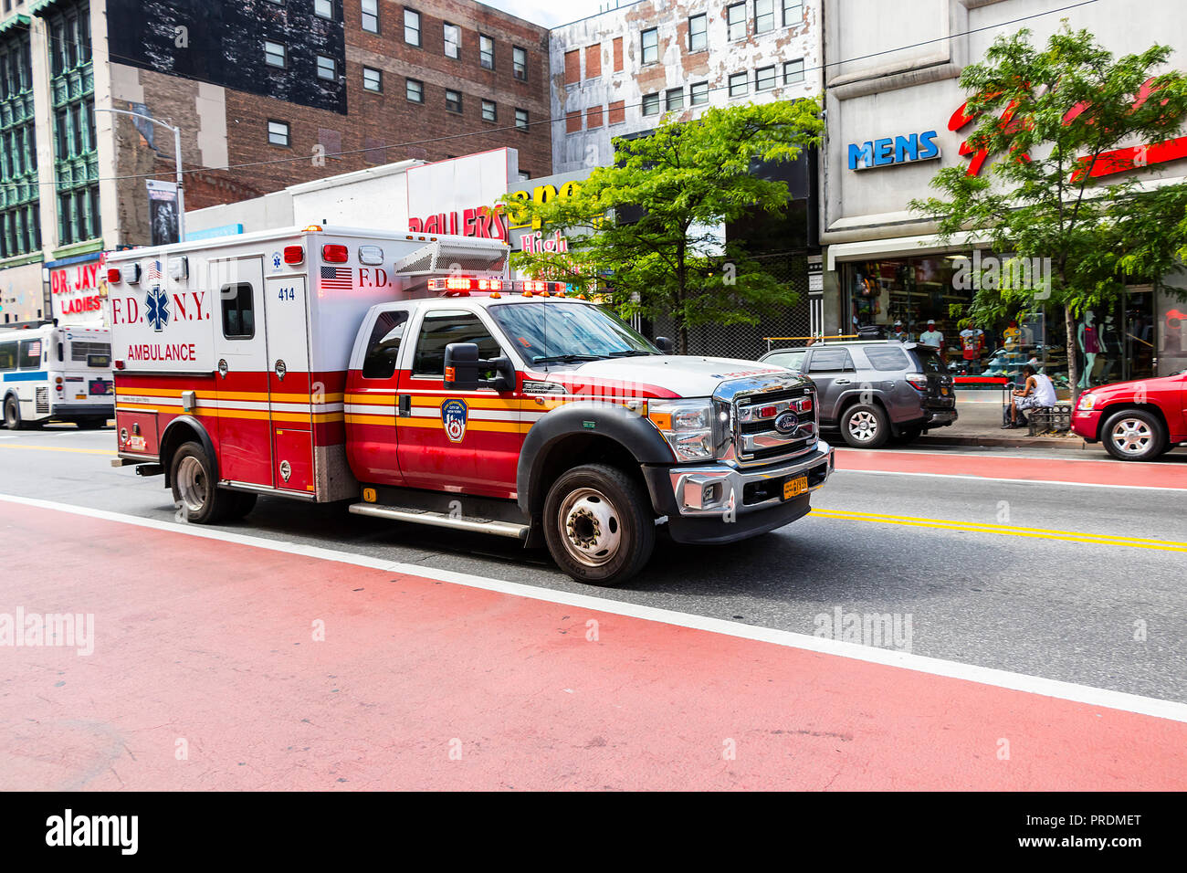 Paramedic team usa hi-res stock photography and images - Alamy