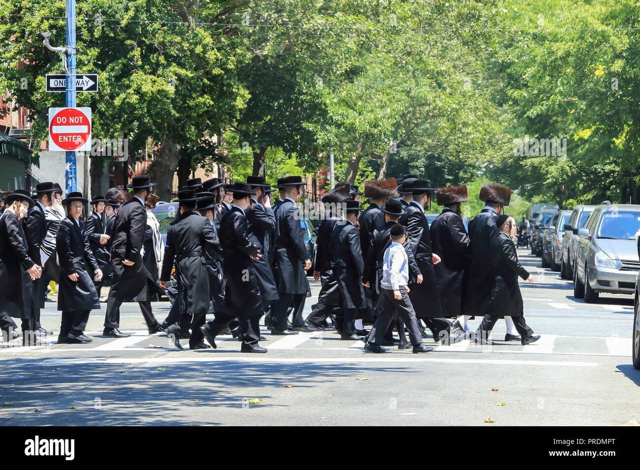 Orthodox Jews Wearing Special Clothes on Shabbat, in Williamsburg ...