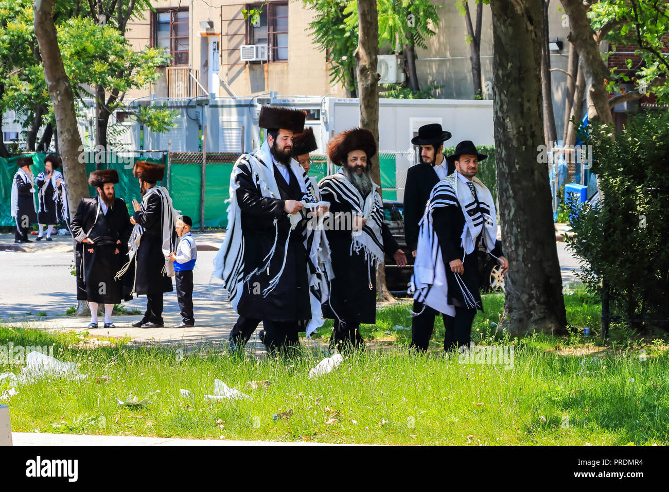 Orthodox Jews Wearing Special Clothes on Shabbat, in Williamsburg ...