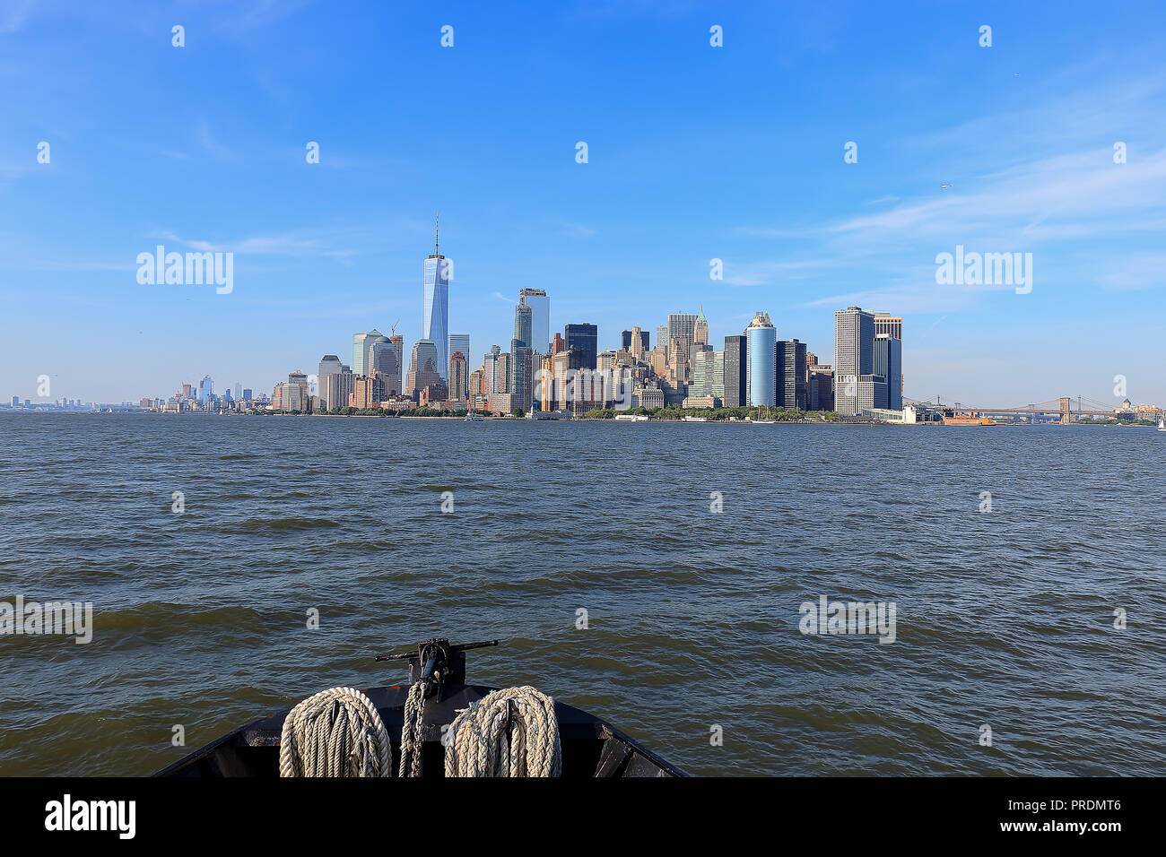 Nyc skyline white boat hi-res stock photography and images - Alamy