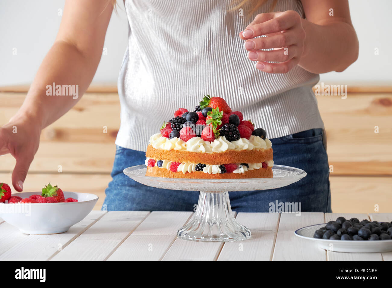 Female chef cake hi-res stock photography and images - Alamy