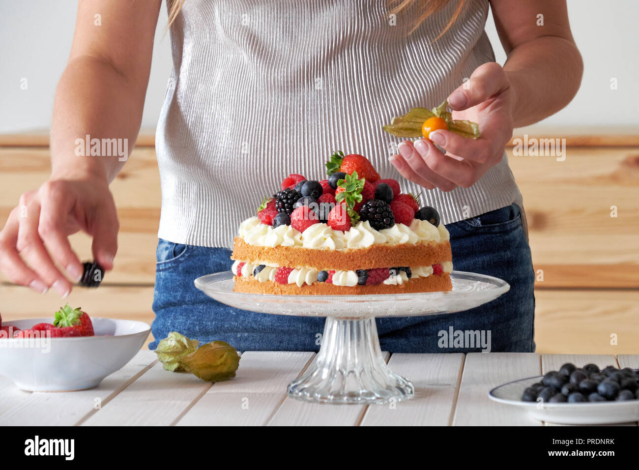 Female chef cake hi-res stock photography and images - Alamy