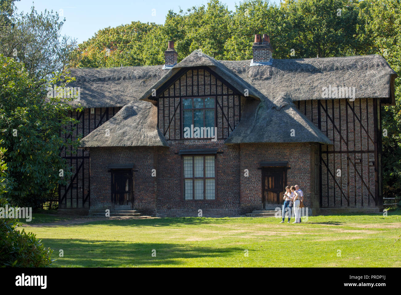Queens cottage at kew gardens hi-res stock photography and images - Alamy
