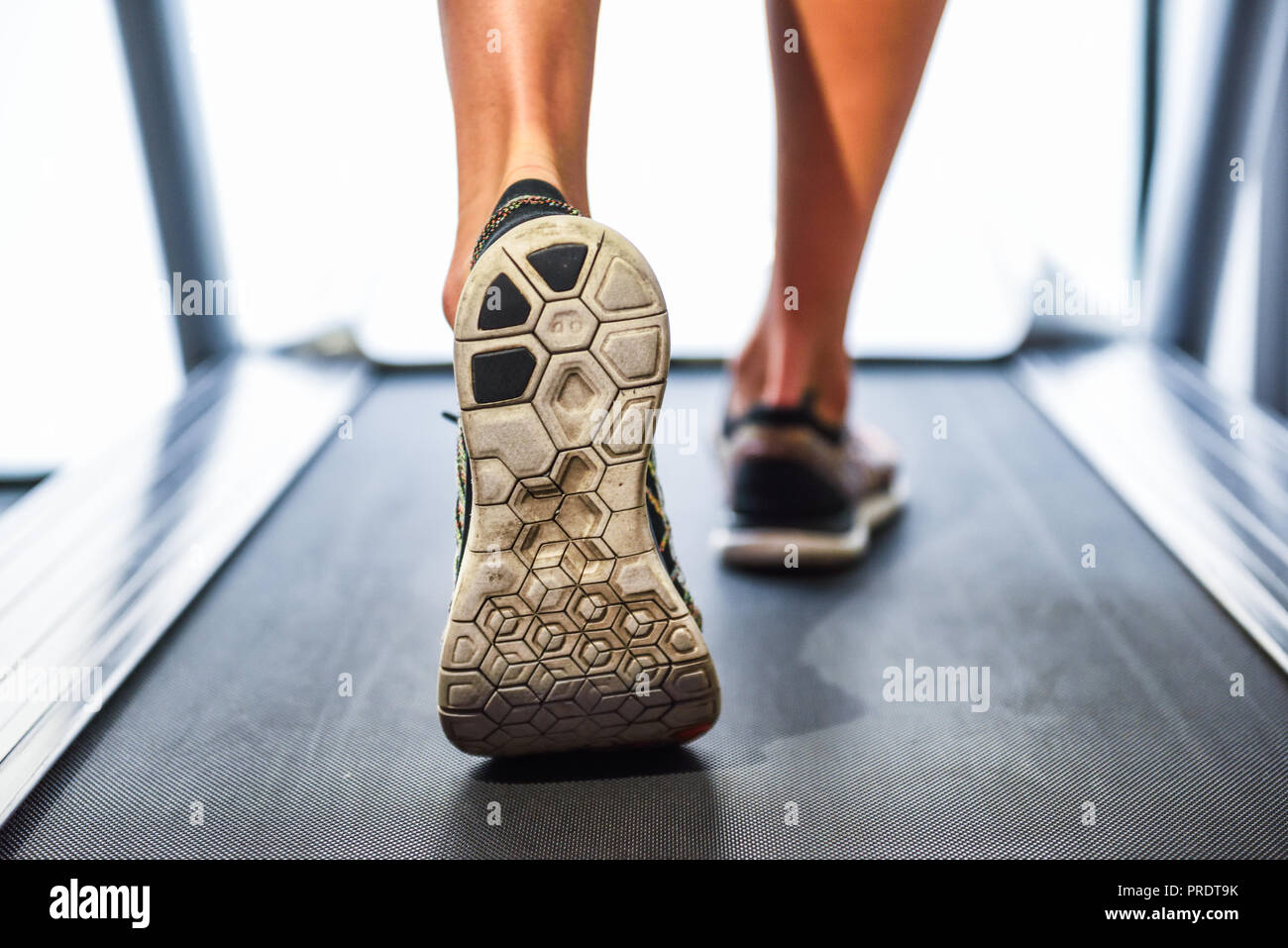 Man muscular legs gym hi-res stock photography and images - Alamy