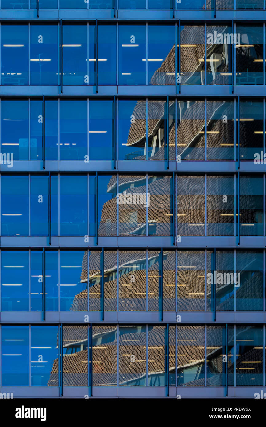 London, UK. 1st Oct 2018. UK Weather: The new Tate Modern extension is ...