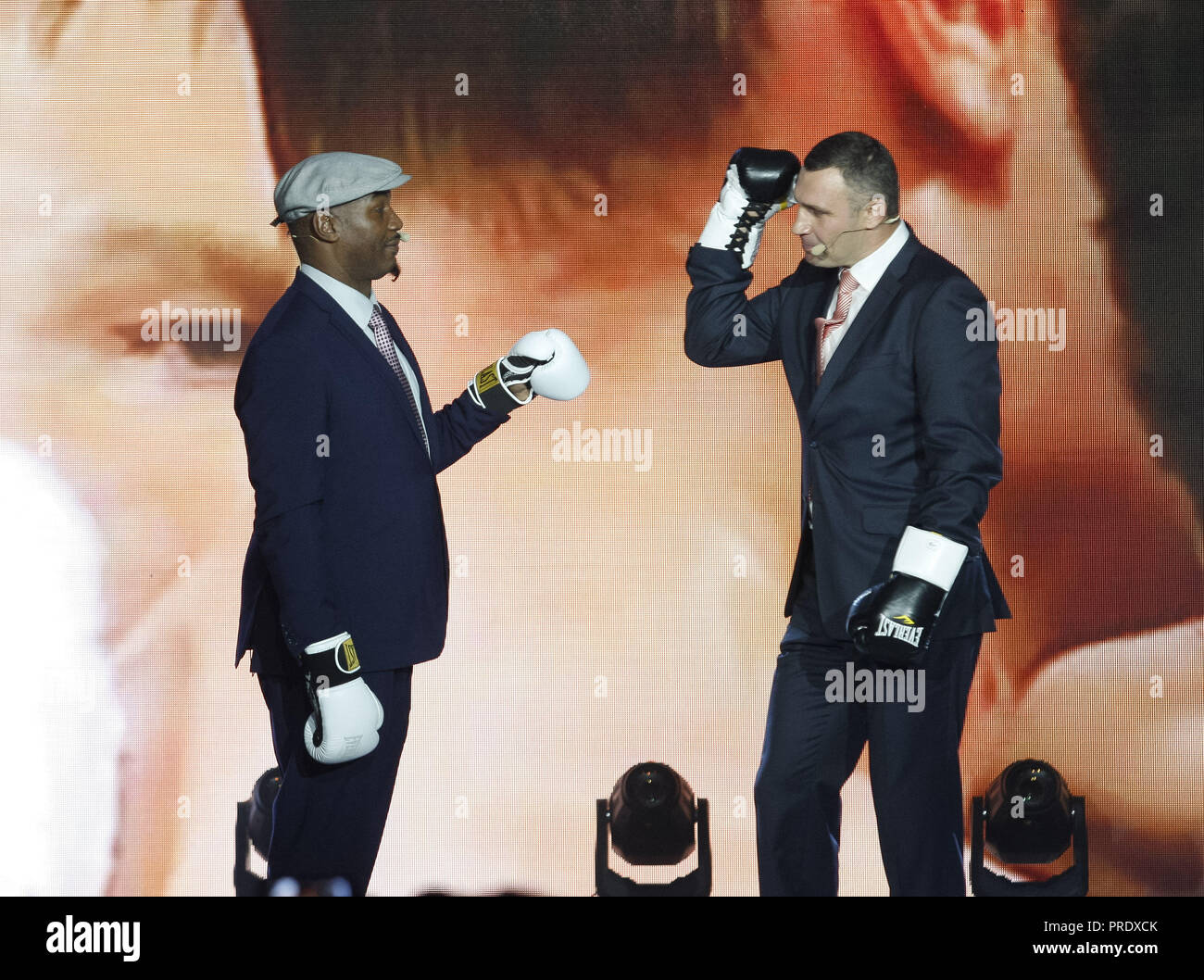 Former boxing heavyweight lennox lewis hi-res stock photography and ...