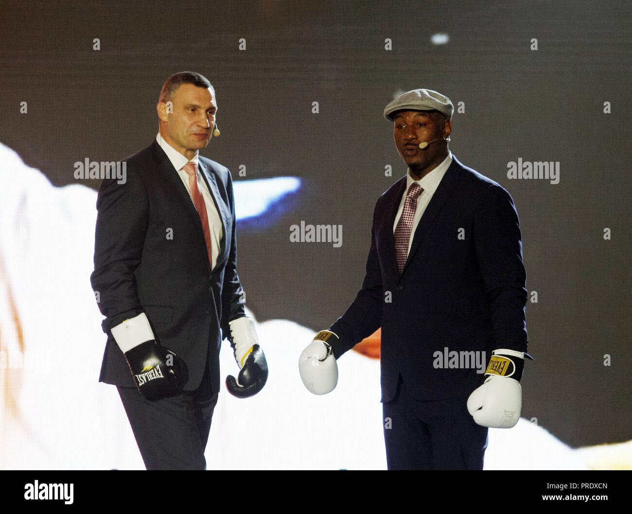 Former boxing heavyweight lennox lewis hi-res stock photography and ...