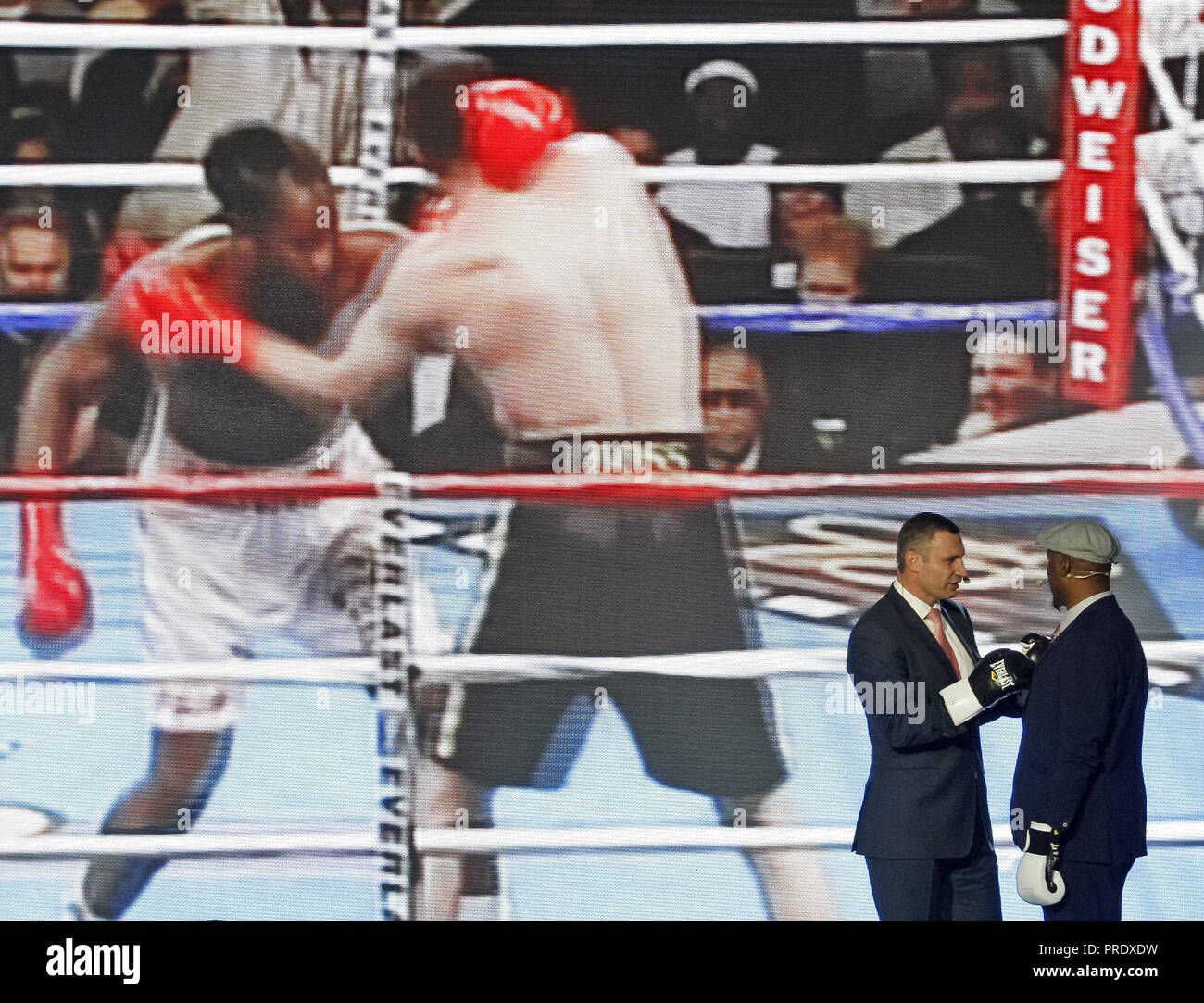 World heavyweight champion lennox lewis hi-res stock photography and ...