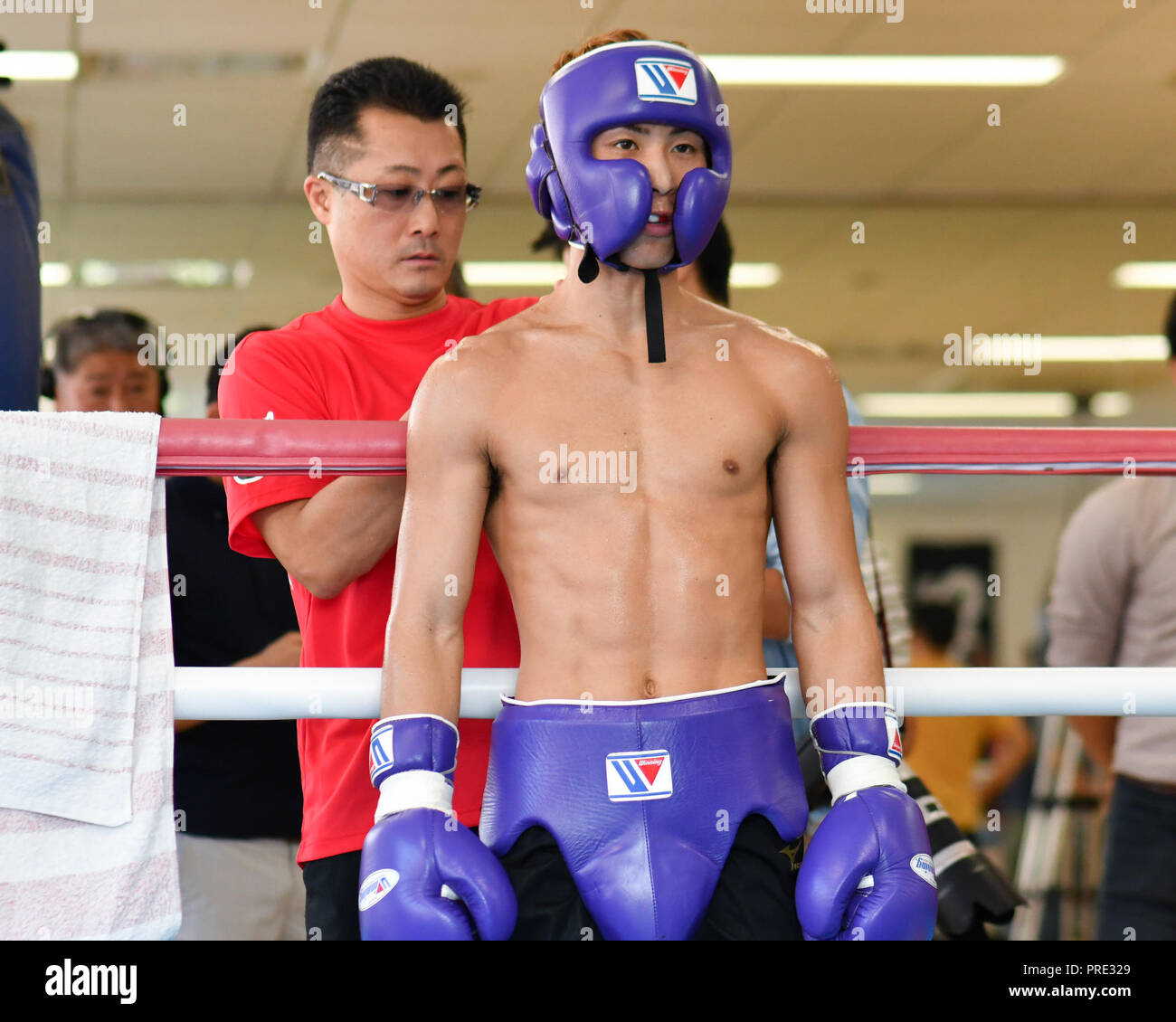 Yokohama, Kanagawa, Japan. 28th Sep, 2018. (R-L) Naoya Inoue, Shingo ...