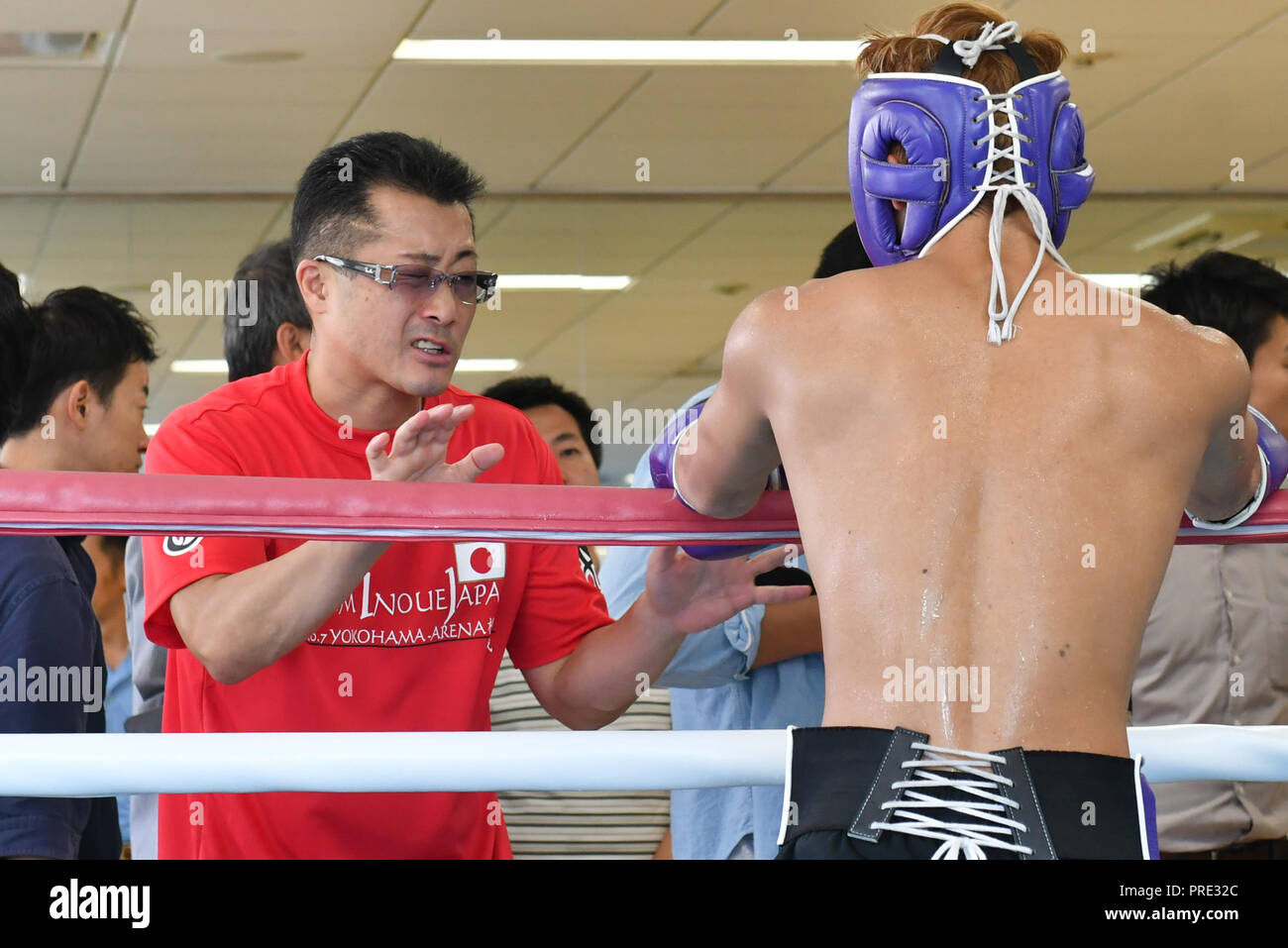 Yokohama, Kanagawa, Japan. 28th Sep, 2018. (L-R) Shingo Inoue, Naoya ...