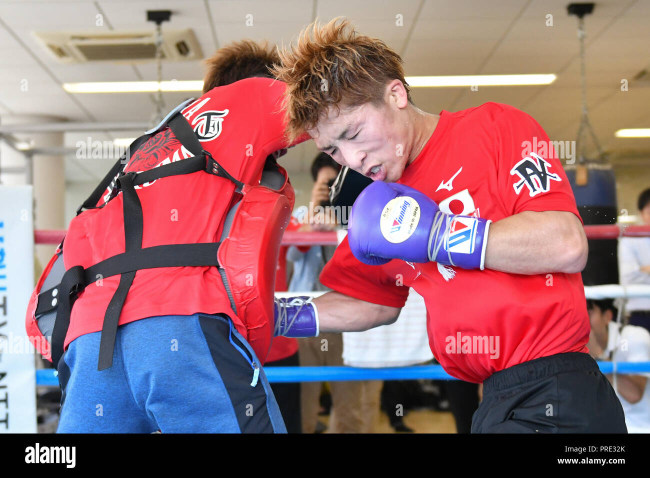 Yokohama, Kanagawa, Japan. 28th Sep, 2018. (R-L) Naoya Inoue, Kosuke Ota Boxing : Naoya Inoue of ...