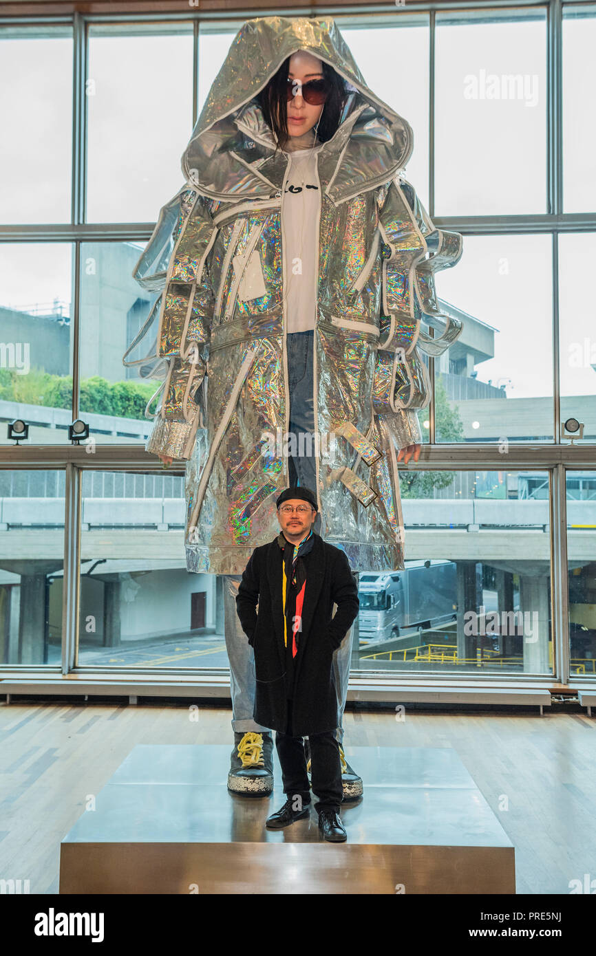 London, UK. 2nd Oct, 2018. Tim Yip with Lili, a large scale art ...