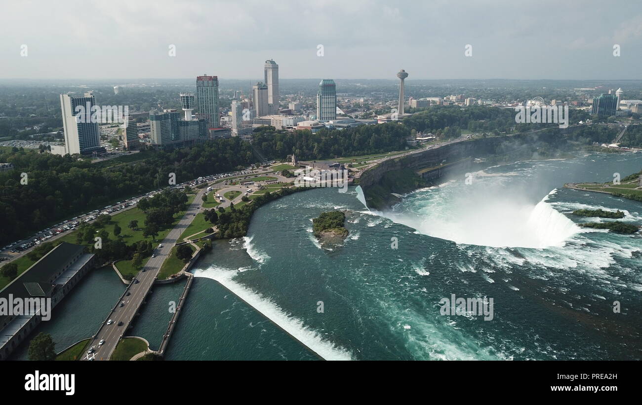 Canadian view of Niagara falls Stock Photo - Alamy