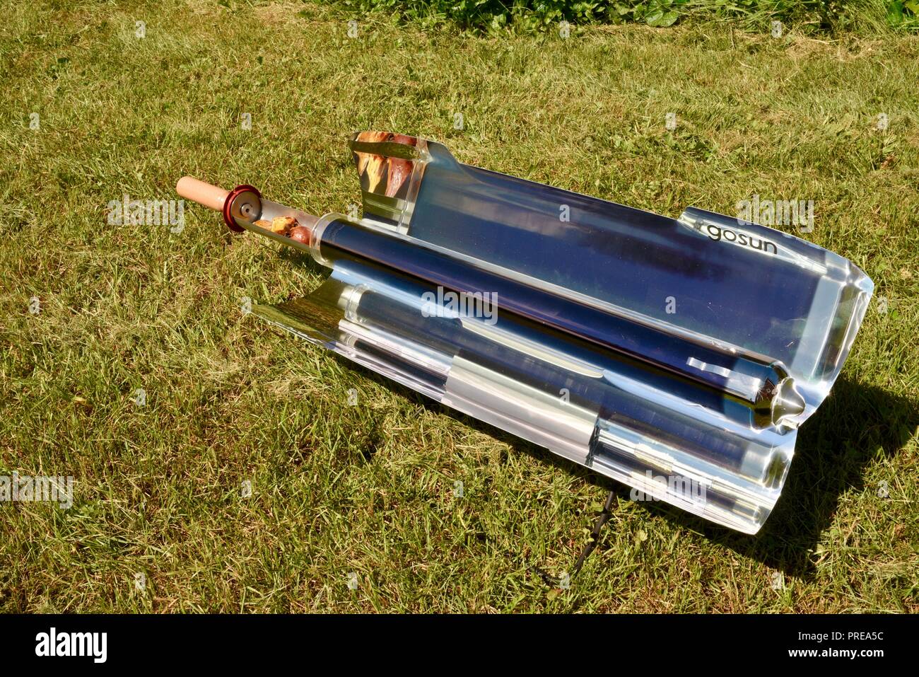 Solar oven hi-res stock photography and images - Alamy