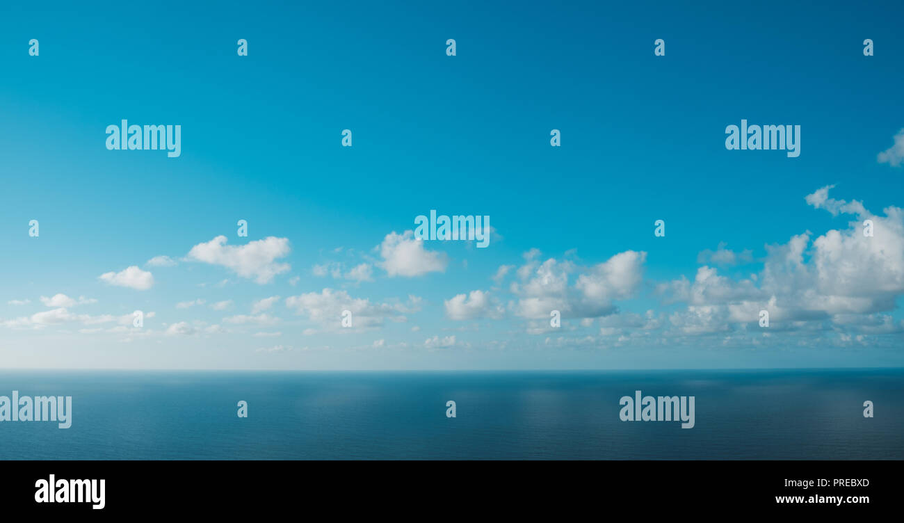 Sky clouds horizon ocean hi-res stock photography and images - Alamy