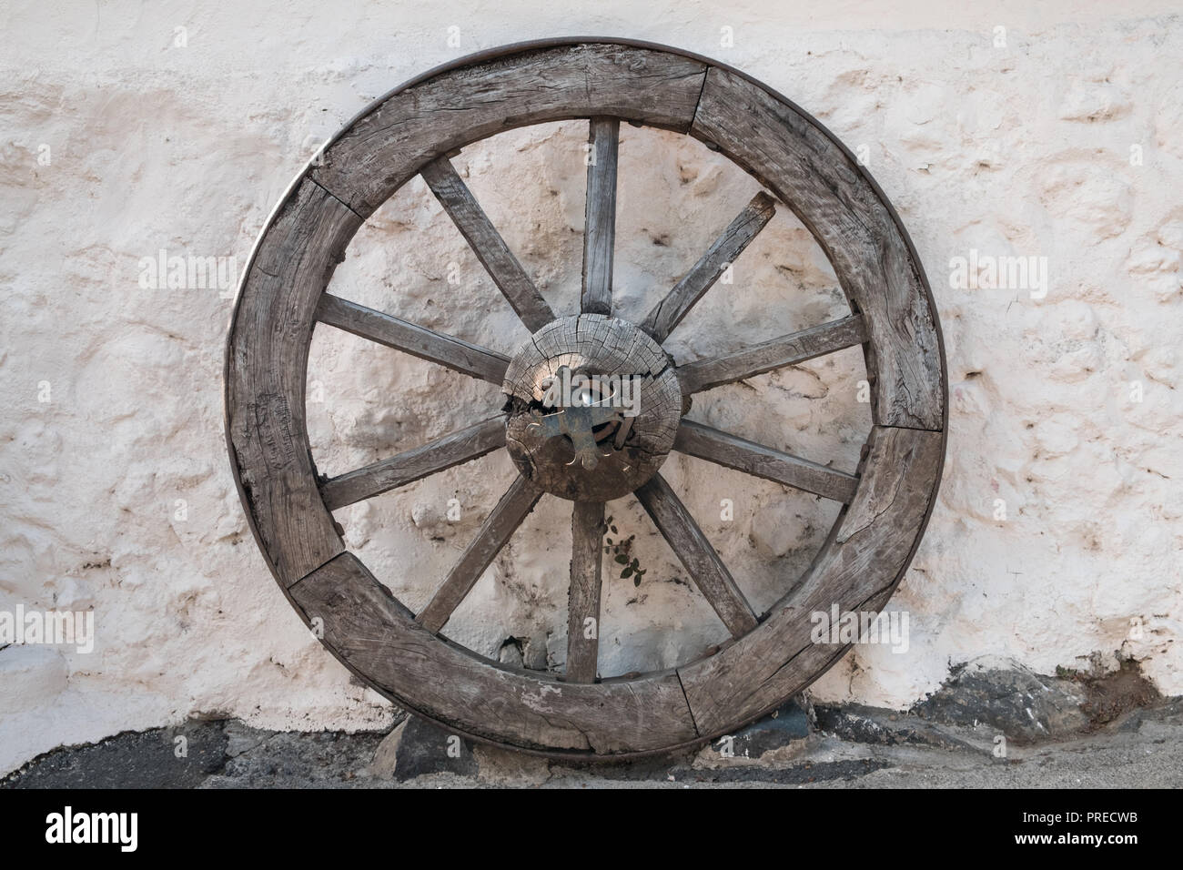 Antique spinning wheel hi-res stock photography and images - Alamy