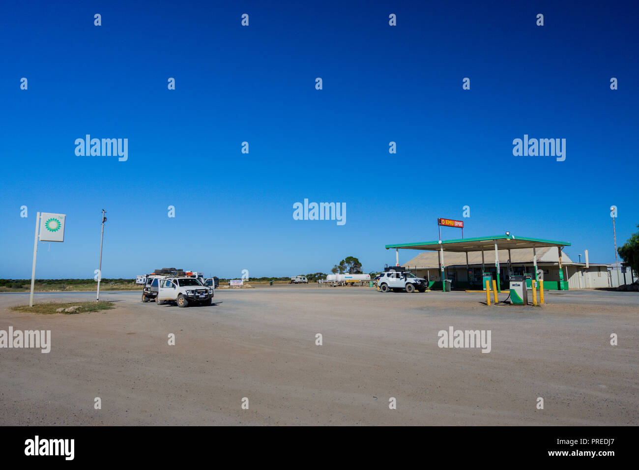 Cocklebiddy Roadhouse on the Eyre Highway, Nullabor Plain Western ...