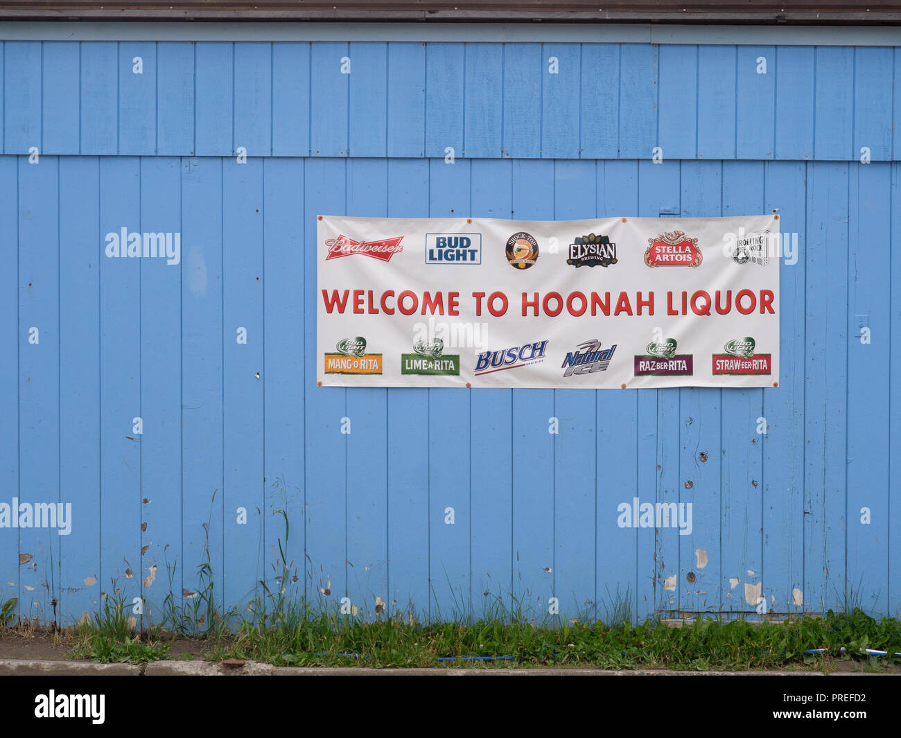 Liquor store sign hi-res stock photography and images - Alamy