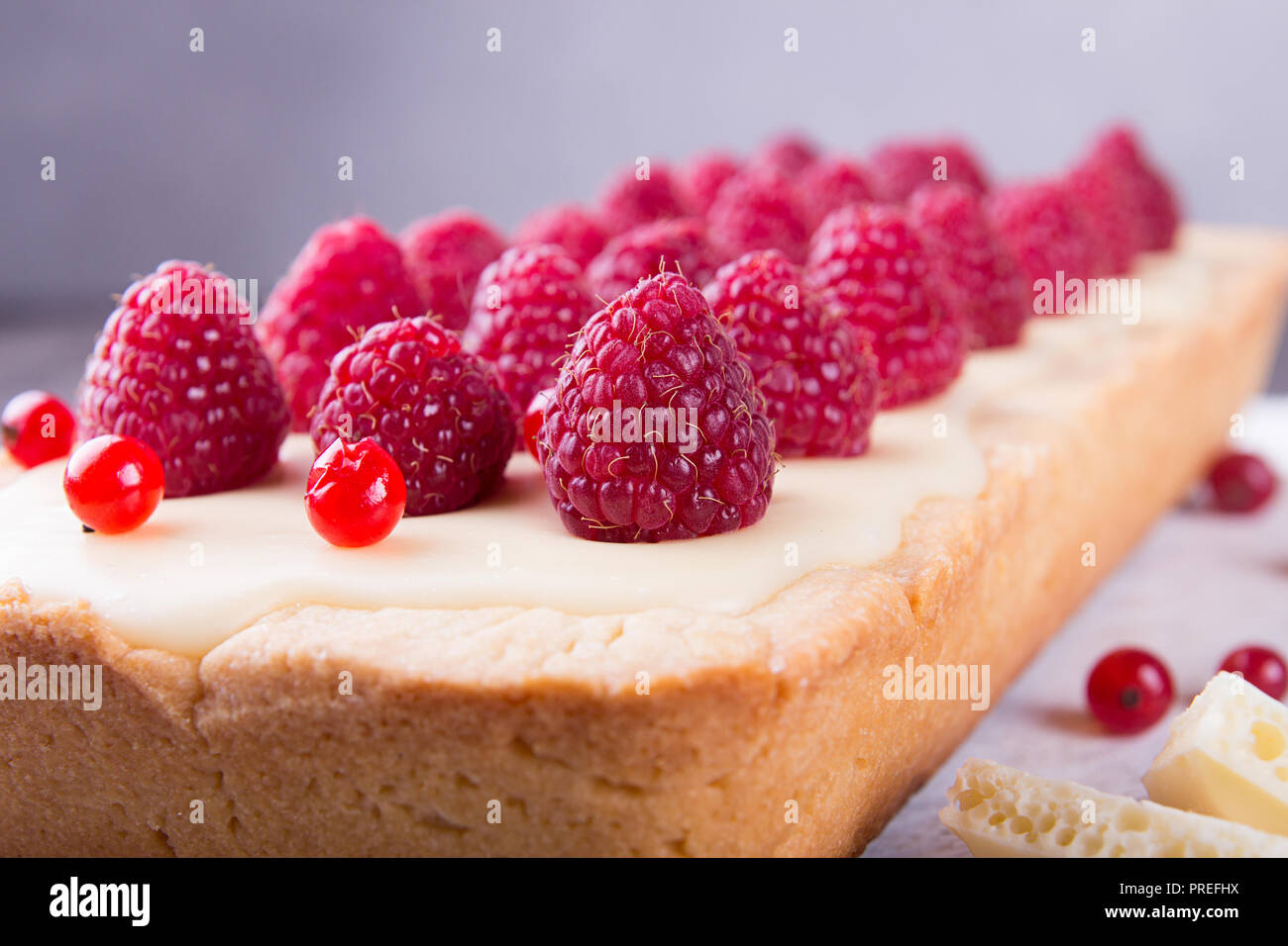 Tarte shortcake with mascarpone, white chocolate and cream served with ...