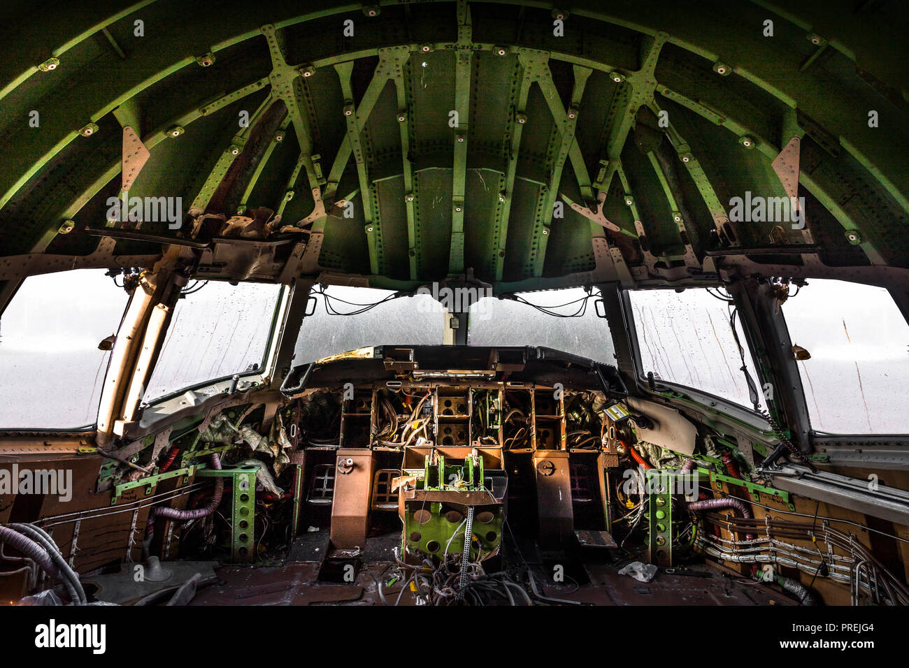 Boeing 767 cockpit hi-res stock photography and images - Alamy