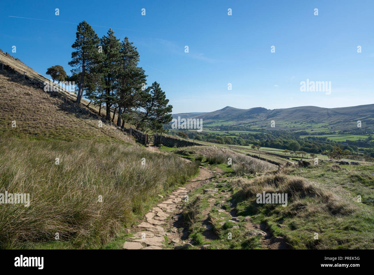 The Pennine Way between Edale and Barber Booth. Beautiful autumn ...