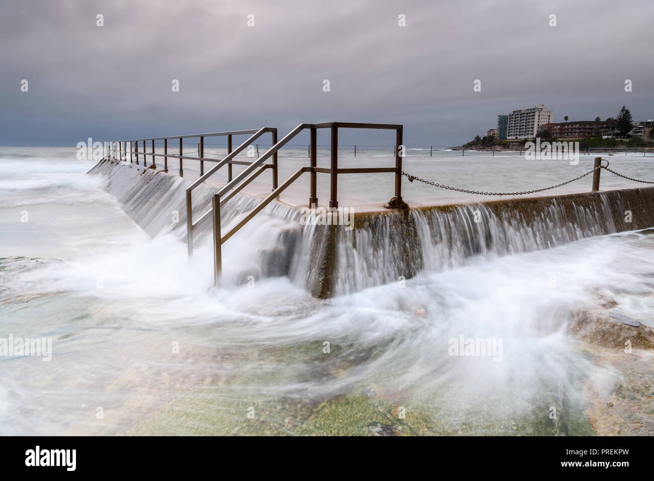 Flowing waves over an ocean swimming pool Stock Photo - Alamy